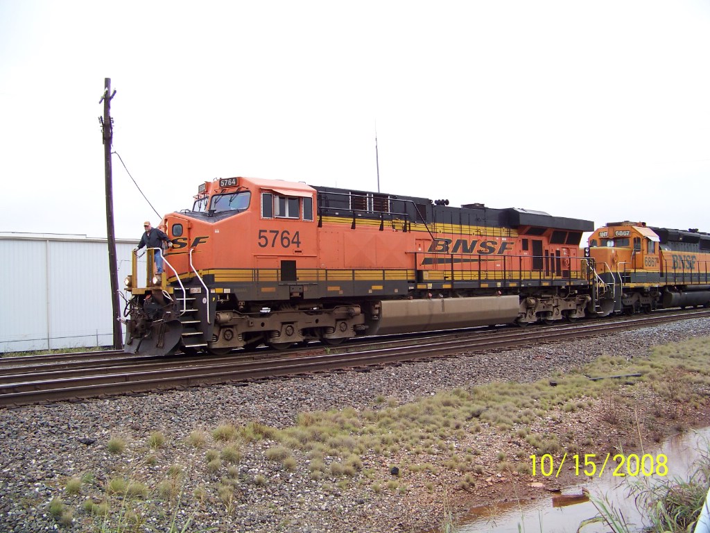 BNSF ES44AC 5764